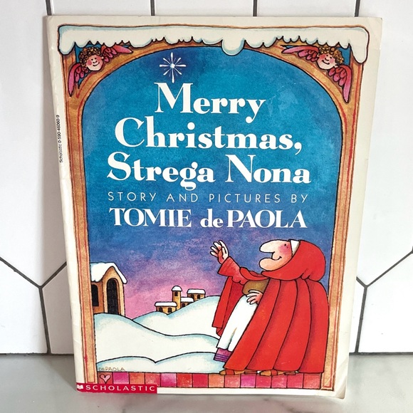 Scholastic | Other | Vintage 992 Tomie De Paola Merry Christmas Strega ...